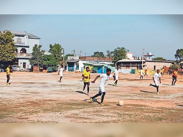 Korba Club beat Belpahar 4-0 | फुटबॉल स्पर्धा: कोरबा क्लब ने बेलपहाड़ ...