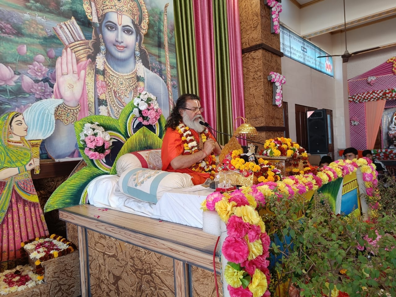 Vedanti Maharaj said - Shri Ram Katha teaches to walk on the right path ...