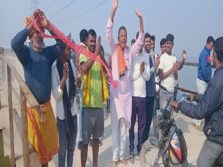 Pipa bridge connecting UP-Bihar with river Ganga commissioned at ...