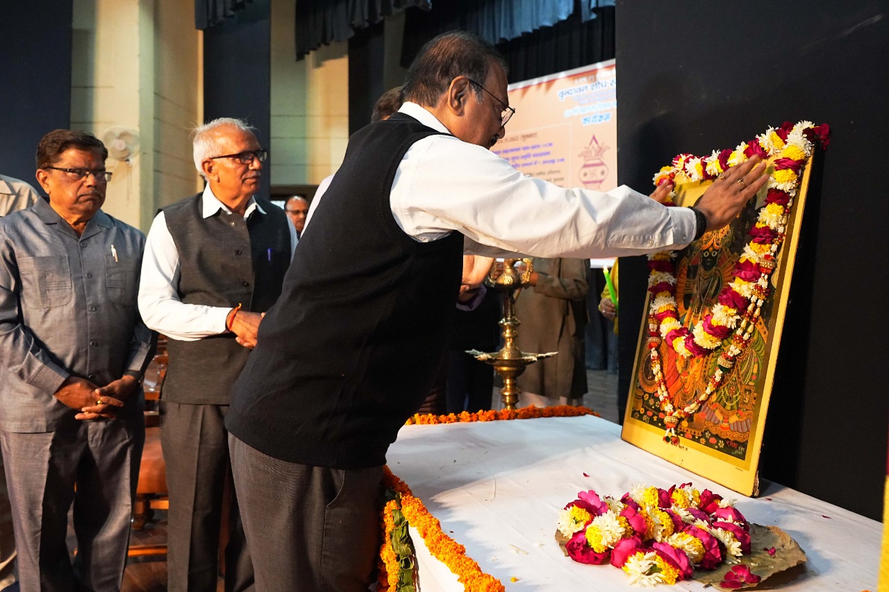 Kavi Sammelan organized on the closing occasion | वृंदावन शोध संस्थान ...