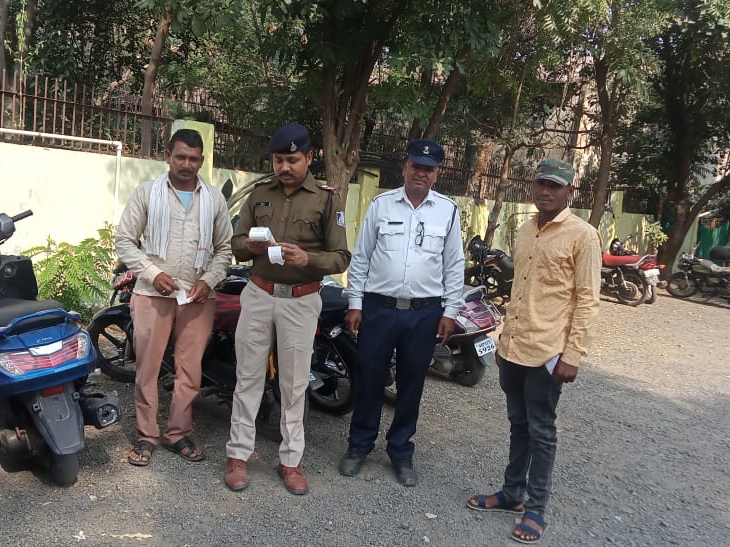 Campaigned outside Kannod Road police station, fined for not wearing ...