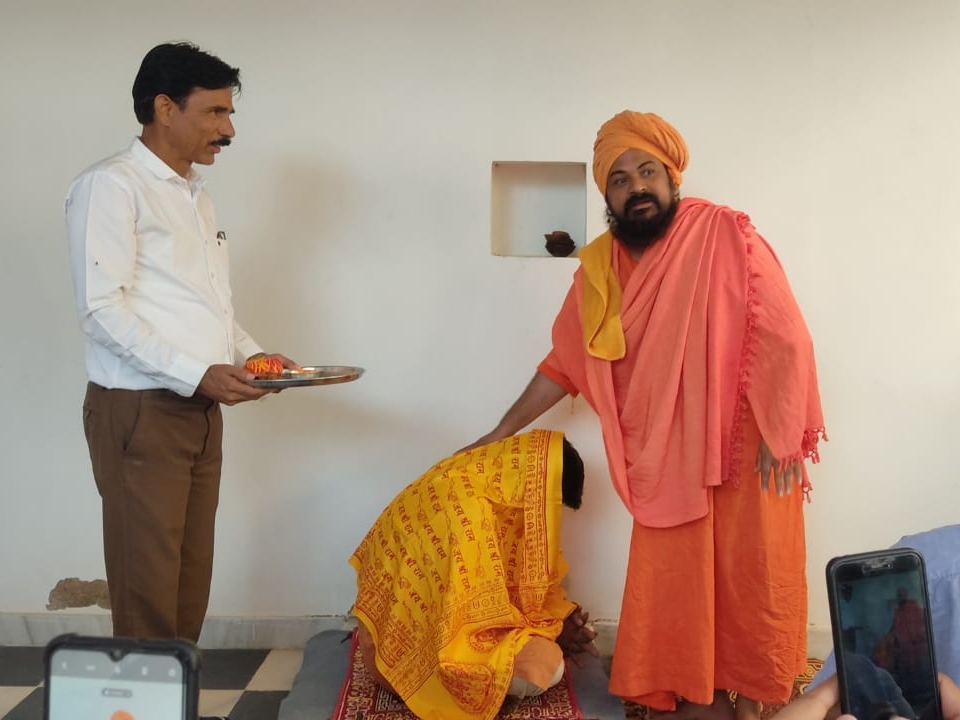 C, the sheet covered by the Mahant of the temple | बसावा में भगवान ...