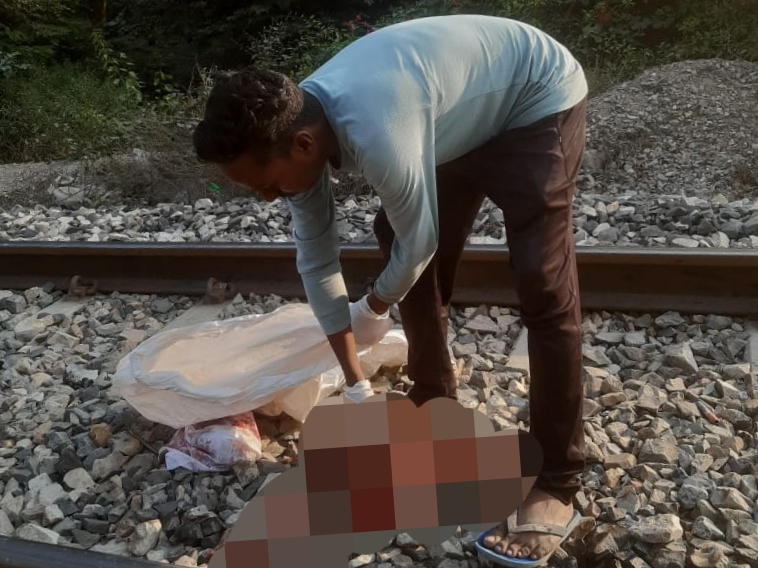 Tinku helps the poor by lifting rotten dead bodies, the bike was stolen ...