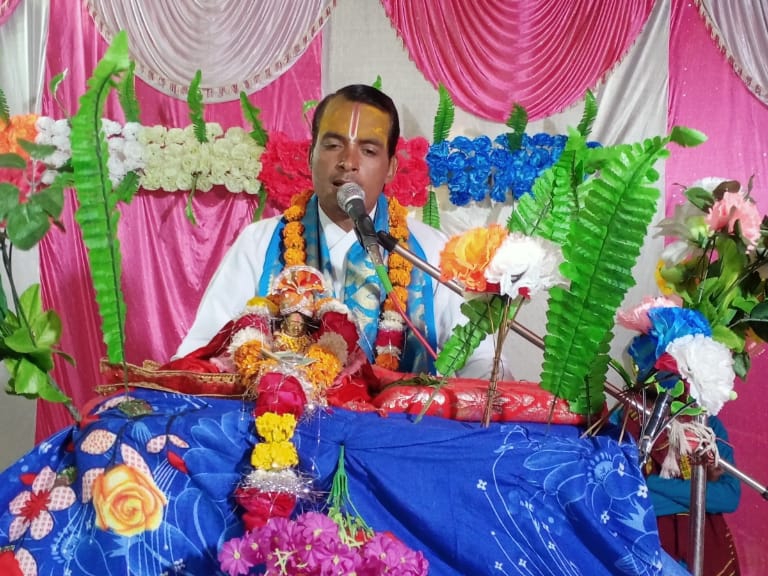 The storyteller explained the importance of remembering Ram's name in ...