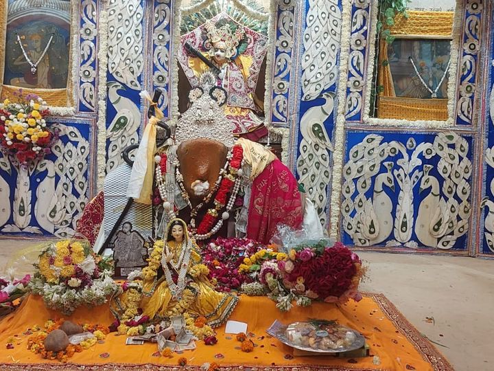 Fireworks in Nidhivan, the beloved was wooed by bhajan sandhya | बांके ...