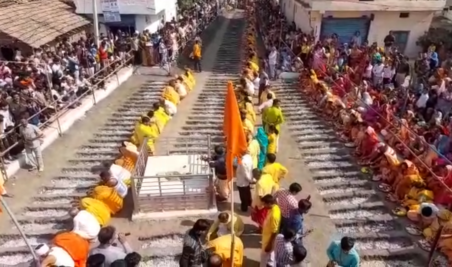 Famous Khanderao fair started in Deori of Sagar, Devotees walk on ...