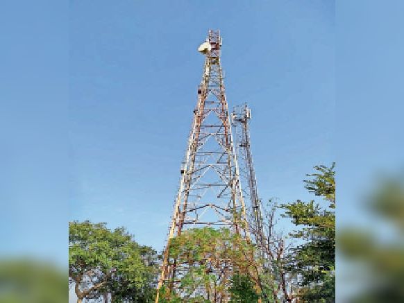Young man climbing 245 feet high mobile tower for 6 hours on the ...