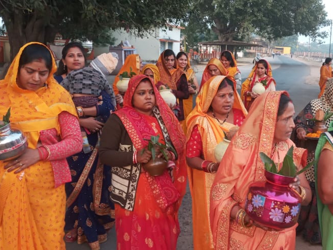 समारोह के पहले दिन धूमधाम से निकली कलशयात्रा, आचार्य मुकुटधर पांडे ने ...
