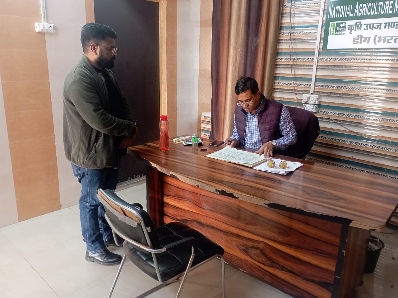 Sub-Divisional Officer did surprise inspection of Agricultural Produce ...