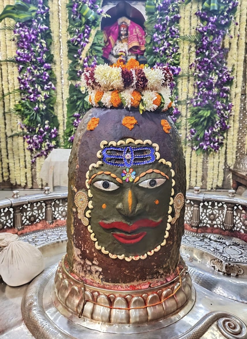 Divine makeup of Baba Mahakal as king | शुक्रवार भस्म आरती दर्शन: बाबा ...