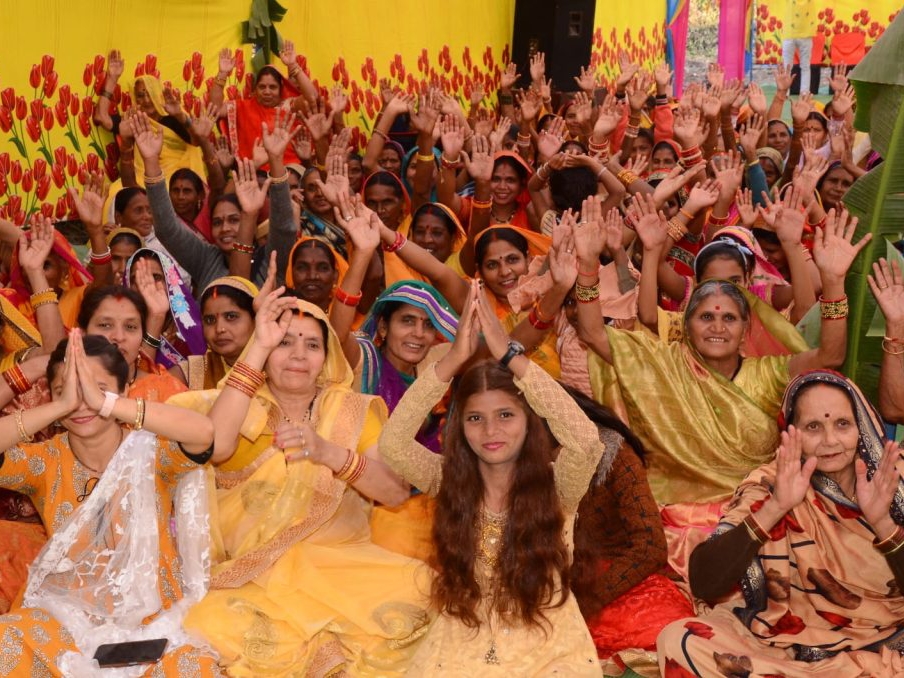 Devotees were mesmerized after hearing the description of Shri Krishna ...