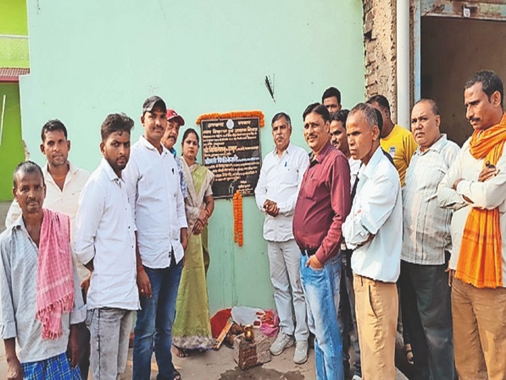 Foundation stone of PCC road and RCC drain | पीसीसी सड़क और आरसीसी नाली ...