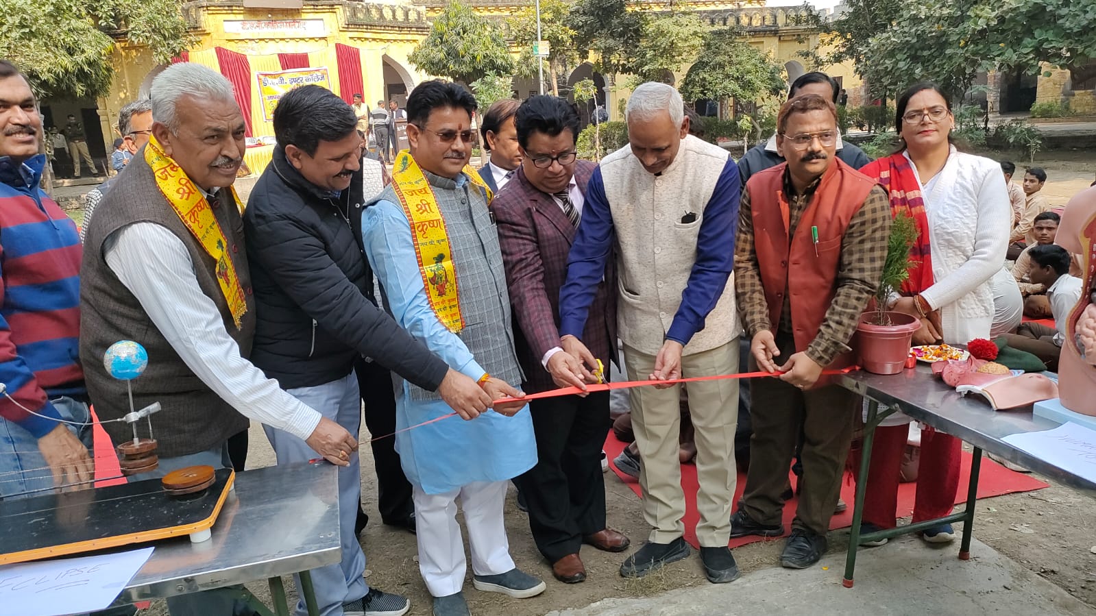 Science exhibition held at DAV Inter College, students made 54 models ...