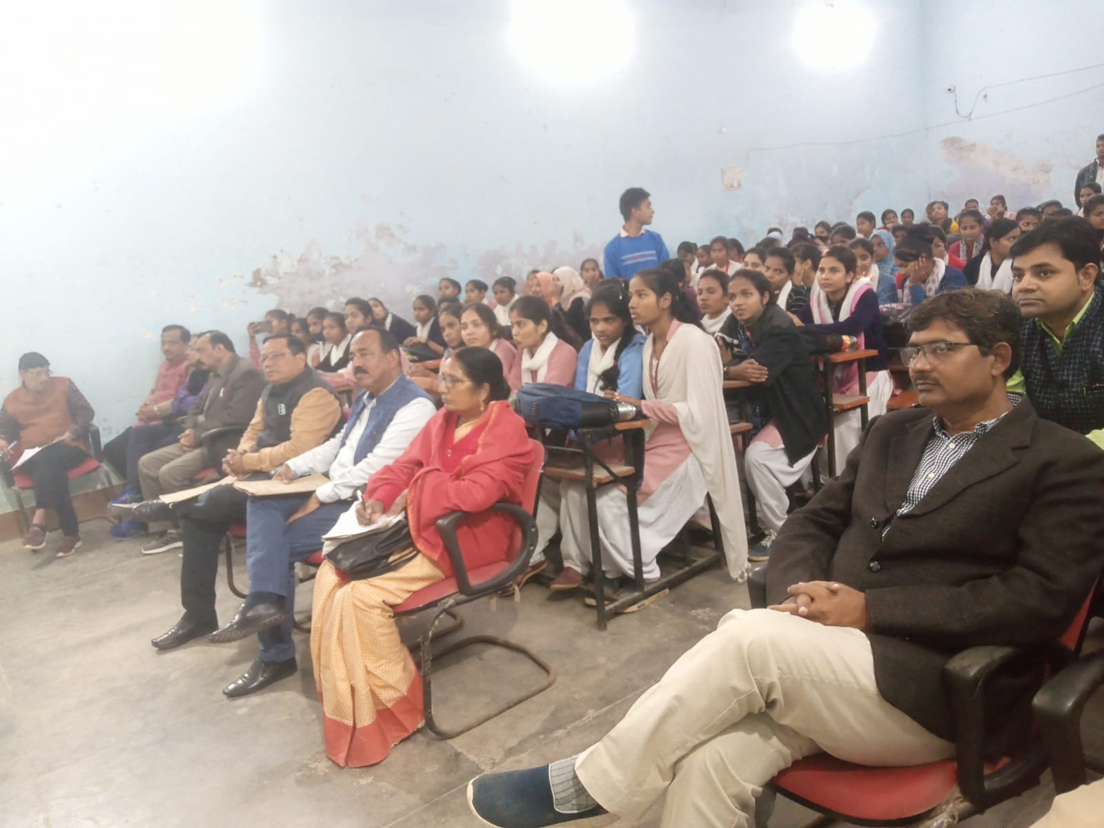 Economist Manohar Manoj said - Modi ran Tejas train by improving it on ...