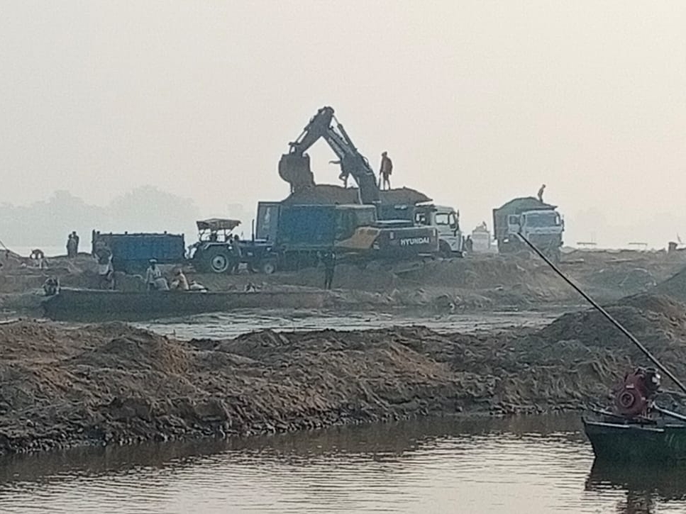 Villagers said – Poklen remains engaged for 24 hours; Collector said ...