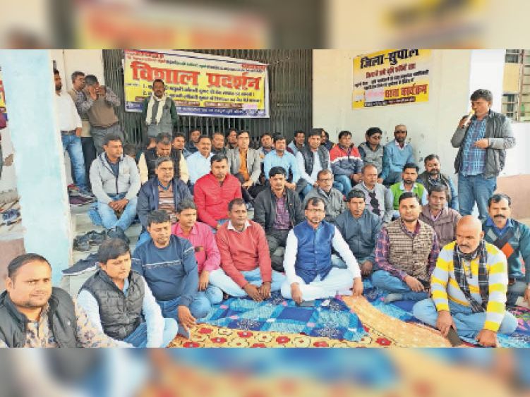 Democratic movement will continue till action is taken on Sadar SDM of ...