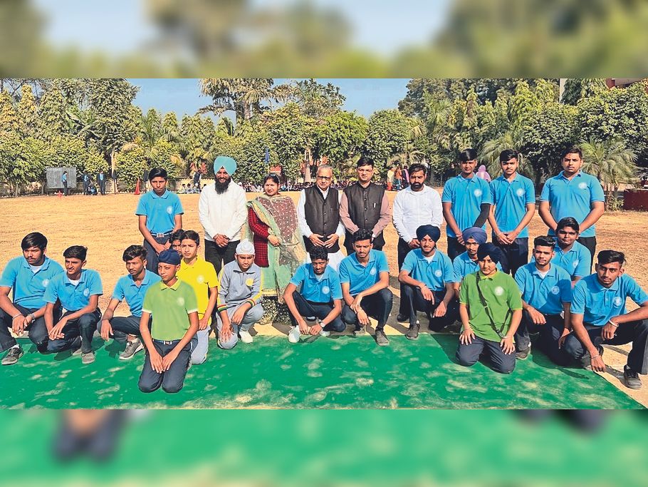 क्रिकेट स्पर्धा में सुखदेव हाउस (येलो हाउस) की टीम विजेता, खिलाड़ियों ...