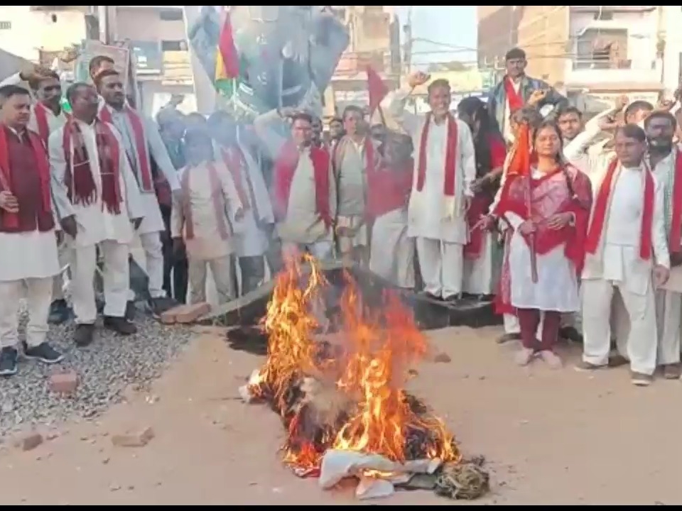 Mahant of Madhya Pradesh's famous Pandokhar Sarkar Dham, accused of ...