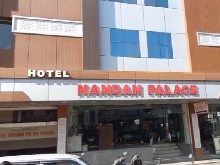 Nandan Plaza and Nandan Palace were sealed, dues of Rs 8 crore | बैंक ...
