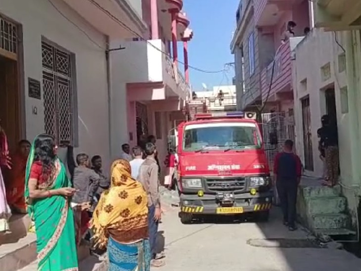 Gas leakage while heating milk, fire spread in the room | गैस लीकेज ...