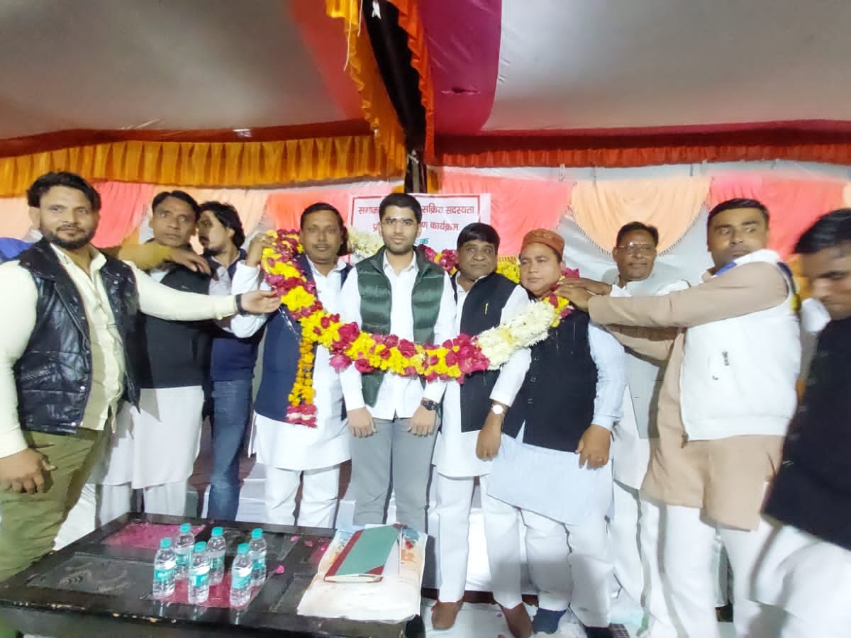 Celebrated on the victory of Dimple Yadav, SP chief's cousin Aryan ...