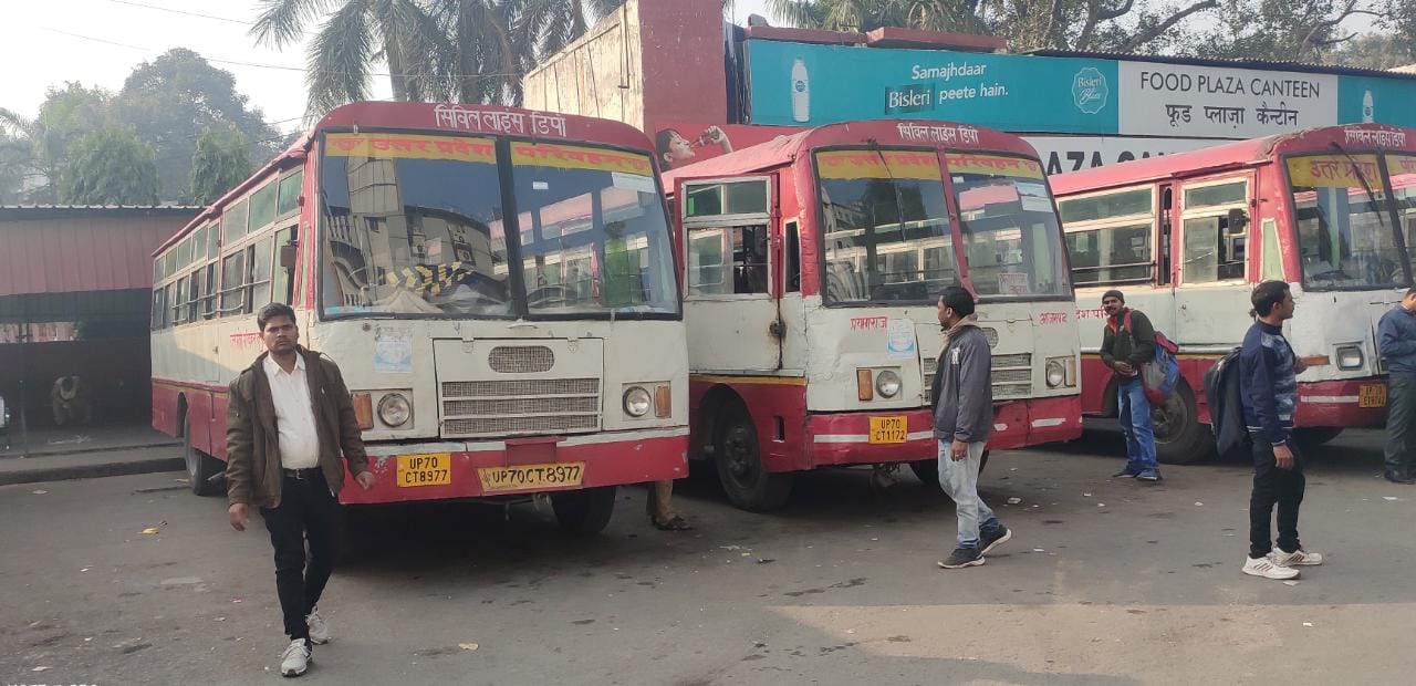 Youth crushed to death by bus at bus stand Tragic accident at Prayagraj ...