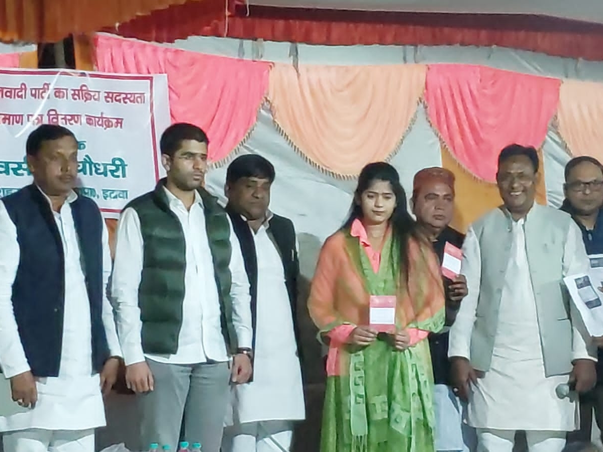 Celebrated on the victory of Dimple Yadav, SP chief's cousin Aryan ...