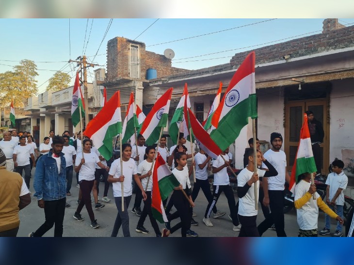 Shivganj-Sumerpur residents run with tricolour in their hands in Pali ...