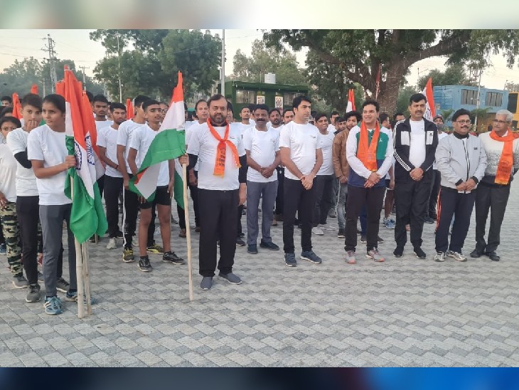 Shivganj-Sumerpur residents run with tricolour in their hands in Pali ...
