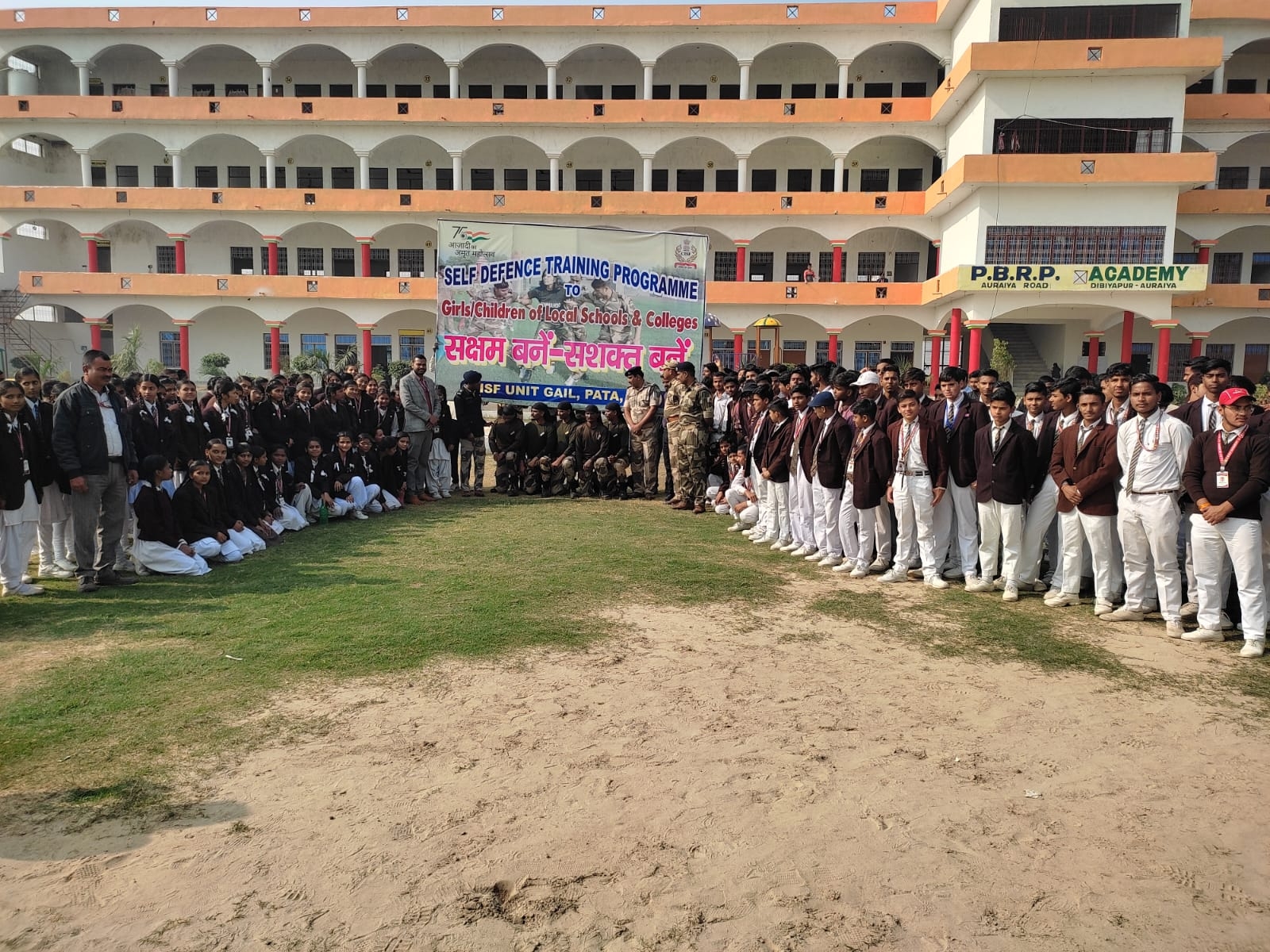 Under the Saksham Be Sakshat program, CISF jawans taught self-defense ...