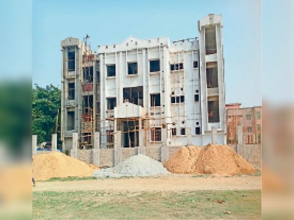 Building and gymnasium being built in VM High School to promote indoor ...