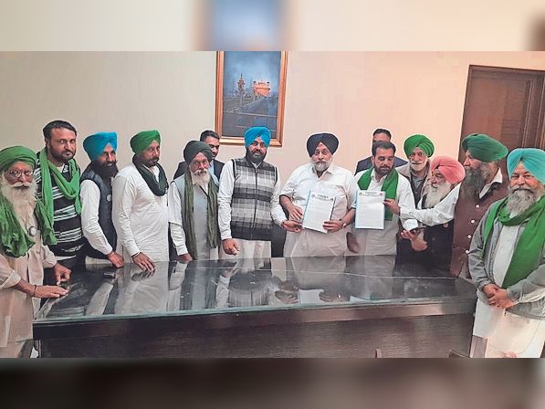 Farmer leaders of United Kisan Morcha handed over warning letter to ...