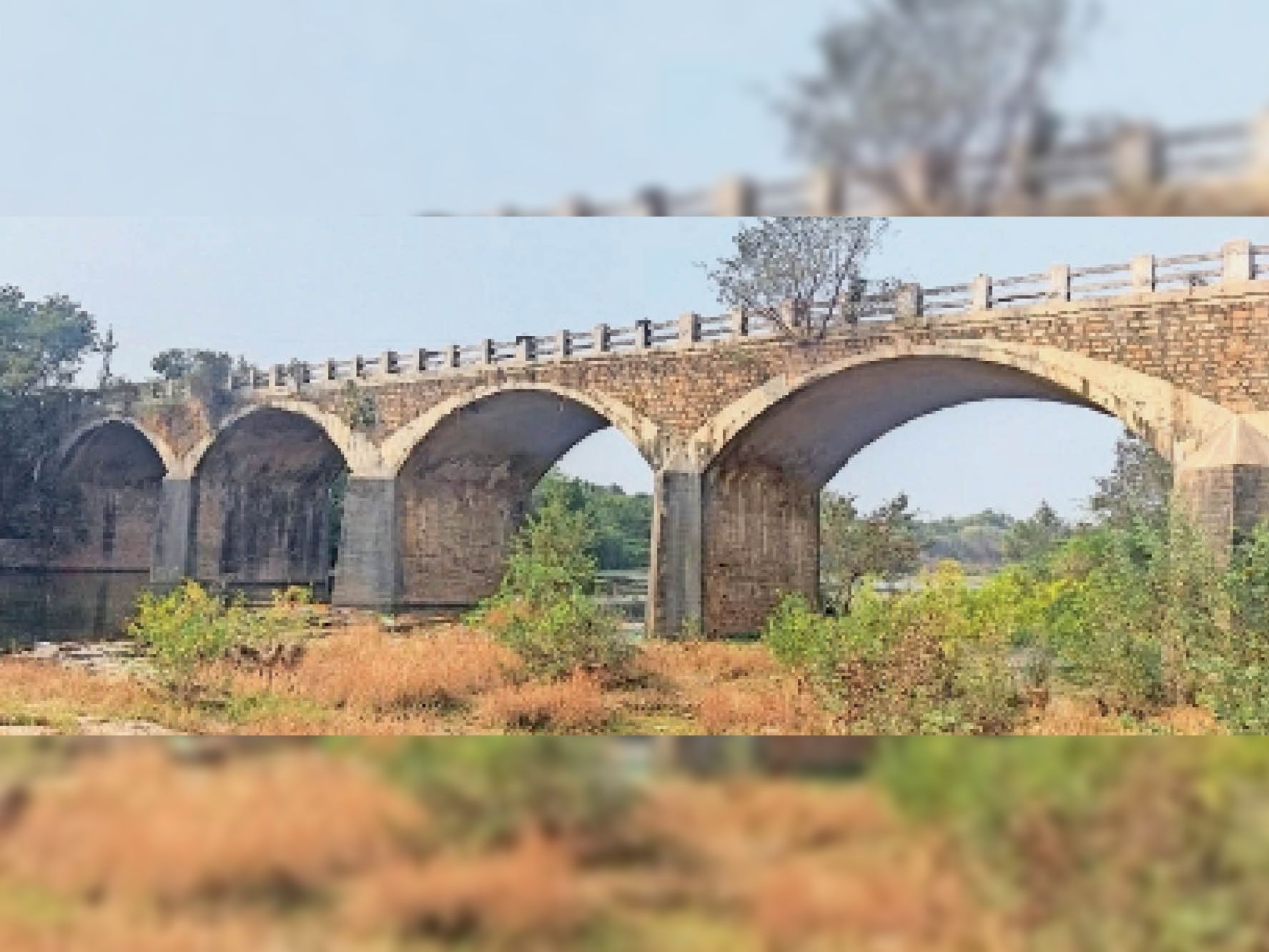 70 years old bridge of Dae river trembles as heavy vehicle passes | पुल ...