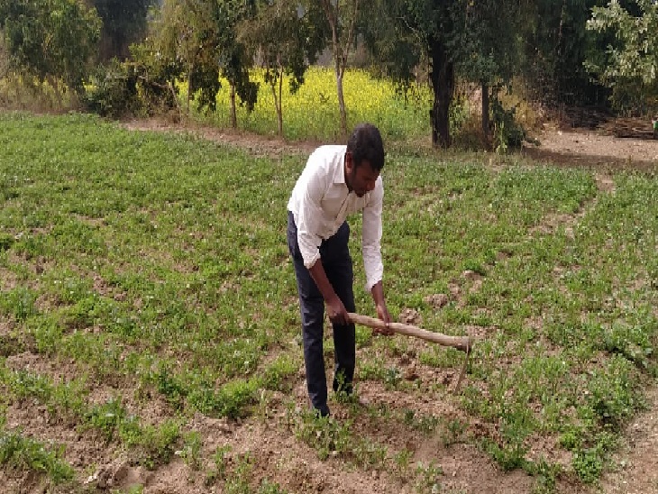 Big feats of Divyang Chhote Lal - Rides cycle and scooty in the village ...