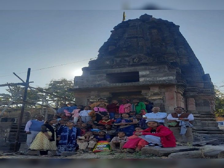 Girl students of Kanya Shala visited Dev Badla | बाल सभा आयोजित: कन्या ...