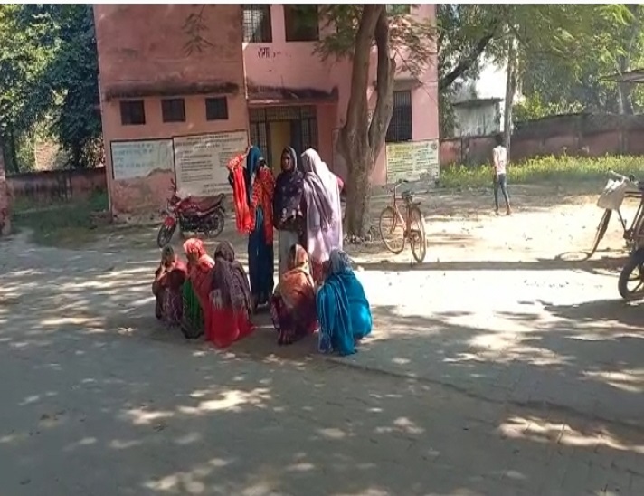 Villagers pulled out in Rae Bareli, mother's life, daughter's condition ...