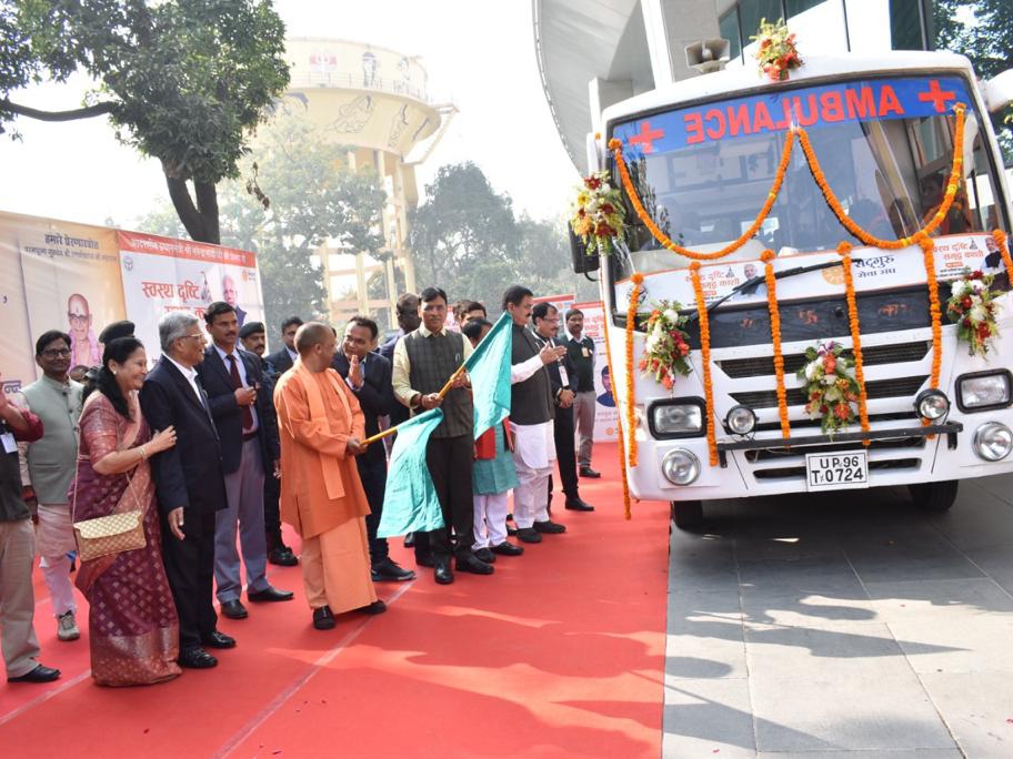 Ambulance for eye patients flagged off in Chitrakoot, operation will be ...