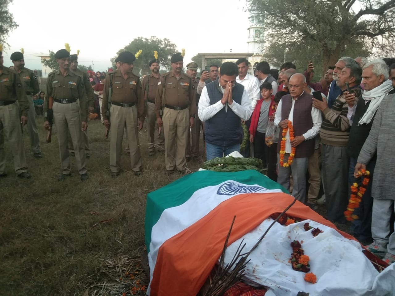 Funeral done with military honors, Subhash Chand was posted in Malda ...