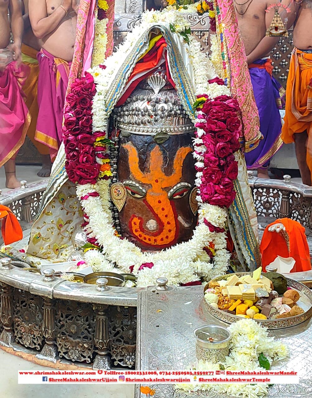 Ganesha's makeup with sandalwood trishul on the head | बुधवार भस्म आरती ...
