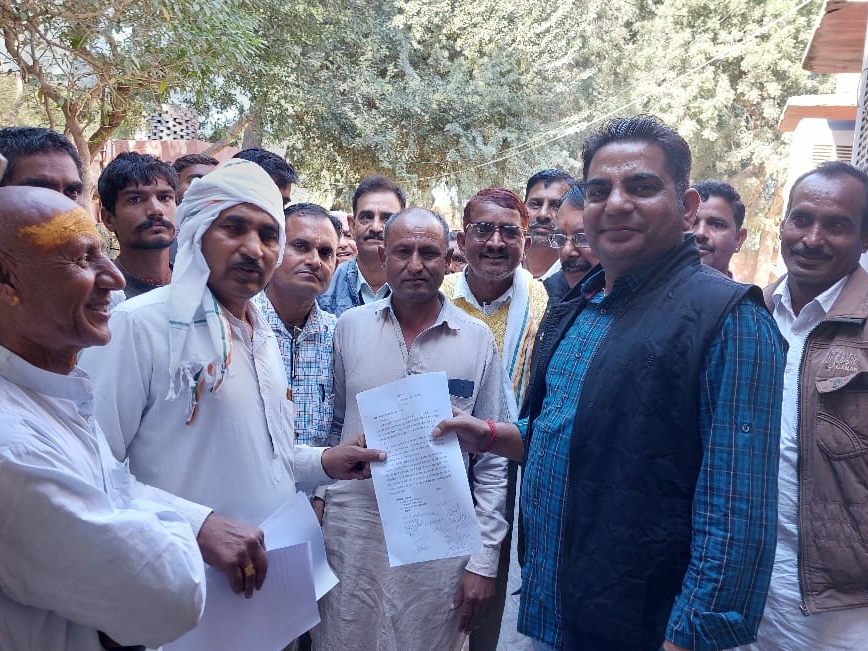 The people of the city gave a memorandum to the SDM, warned of a sit-in if action is not taken ...