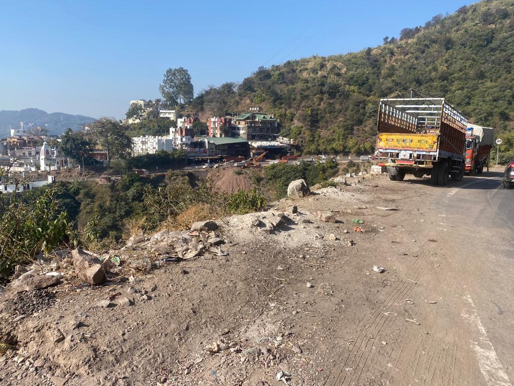 Residents of Sector 6 of Parwanoo demanded installation of iron ...