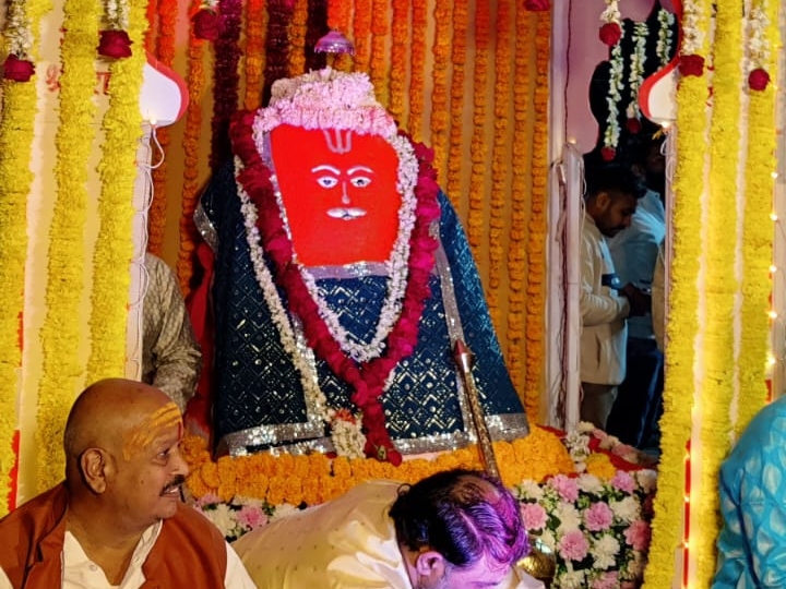 Lord Khedapati went on a city tour, a large number of devotees attended ...