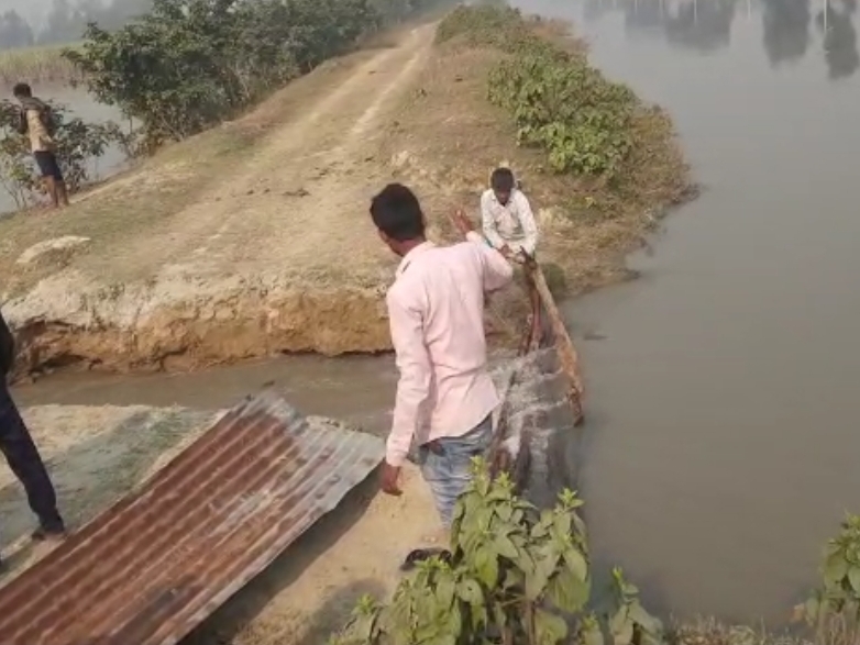Sharda subsidiary canal suddenly burst, crops of more than 12 farmers ...