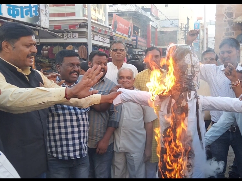 BJP workers expressed protest, shouted slogans for Pakistan's apology ...