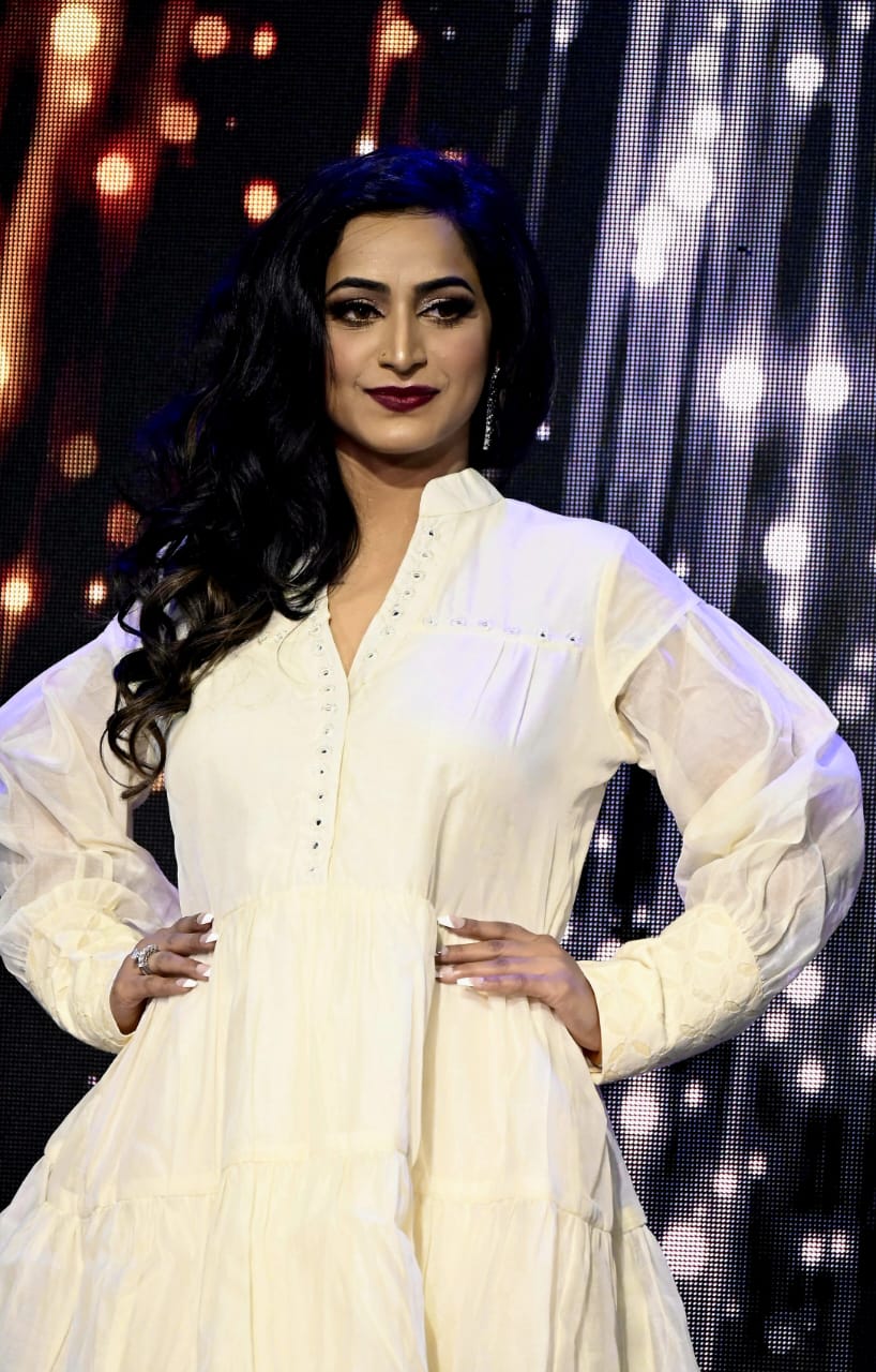 rajasthan barmer ruma devi honored at global womens festival 2022 held in america | फैशन शो में ...