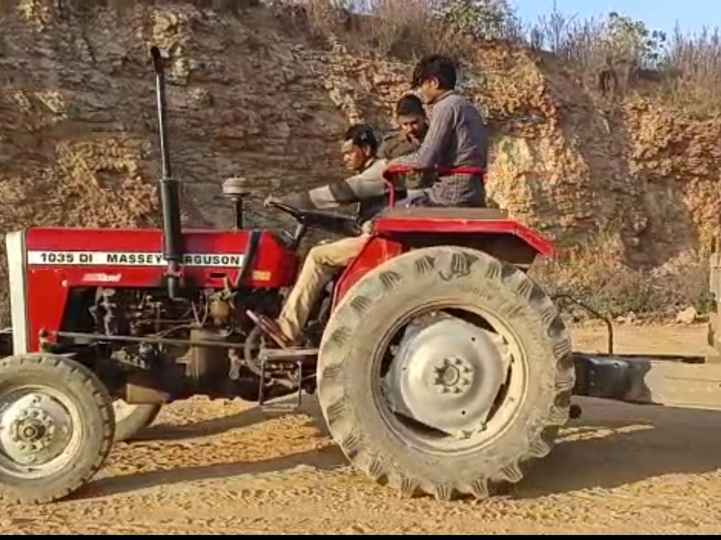 5 accused arrested after seizing two tractors, mining is going on in ...