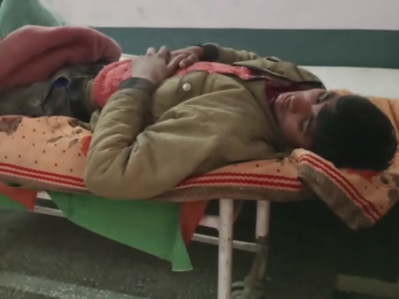 3 people buried under the debris, referred from CHC Gunnaur to Aligarh ...