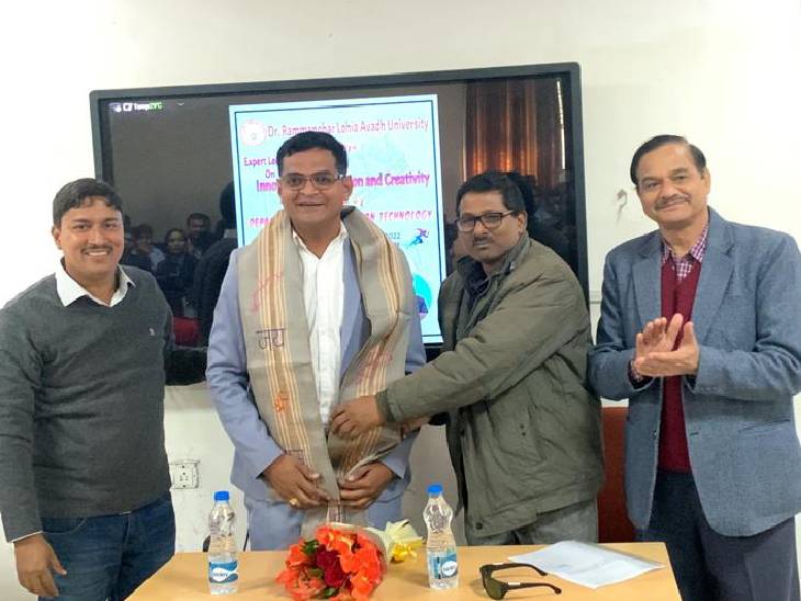 Prof. Vivek Tiwari said; Students Work Towards Triple-C | अवध विश्वविद्यालय में शिक्षा सृजन में ...