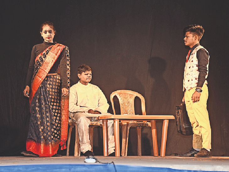 With love, patriarchal society and discrimination between rich and poor ...