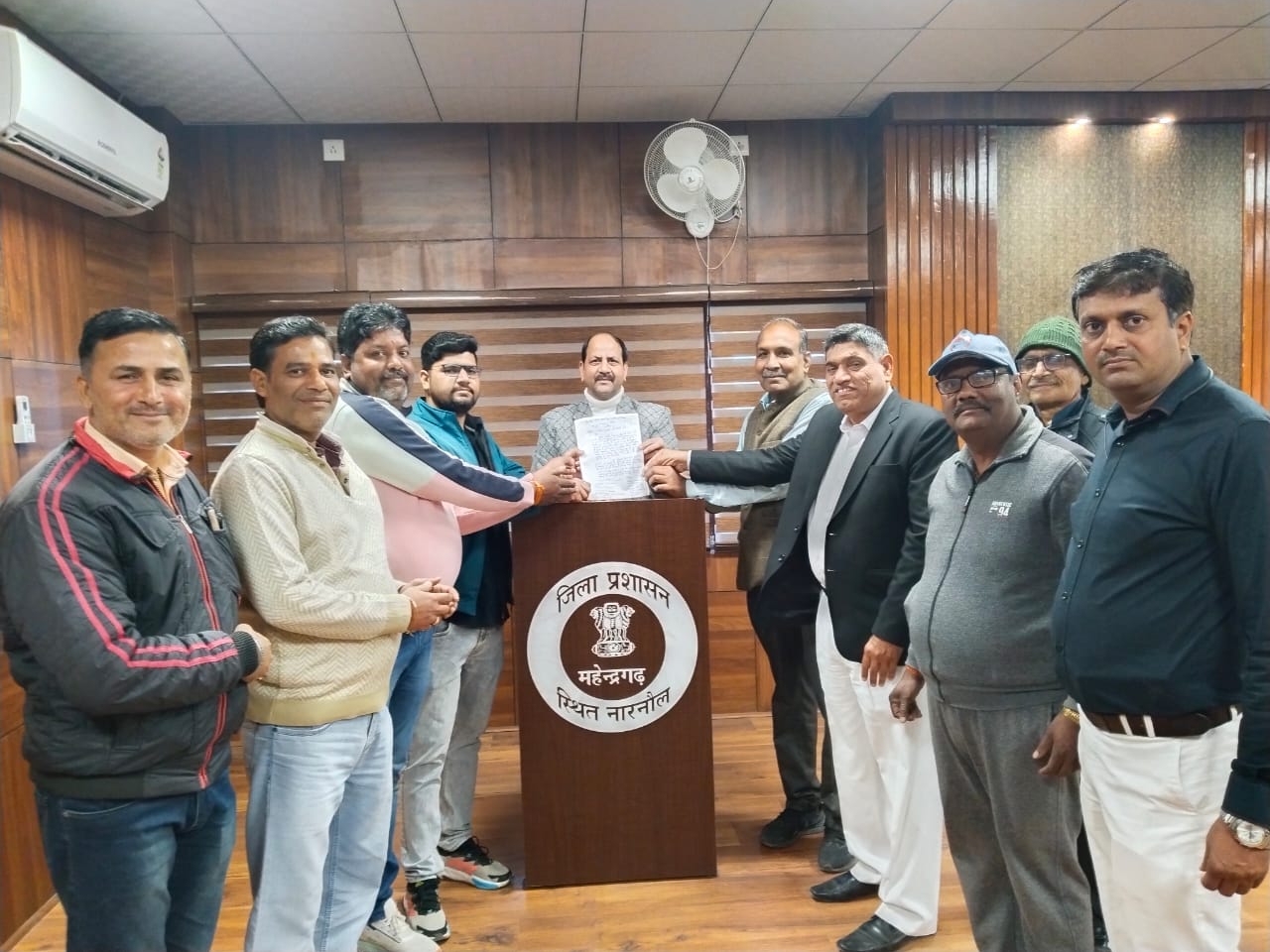 Organizations in Narnaul submitted memorandum to DC, demanding release ...